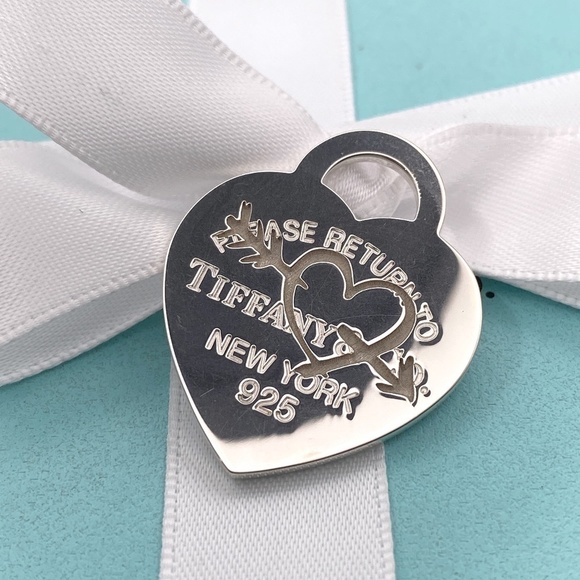 Tiffany & Co. | Jewelry | Authentic Tiffany Co Return To Etched Heart ...
